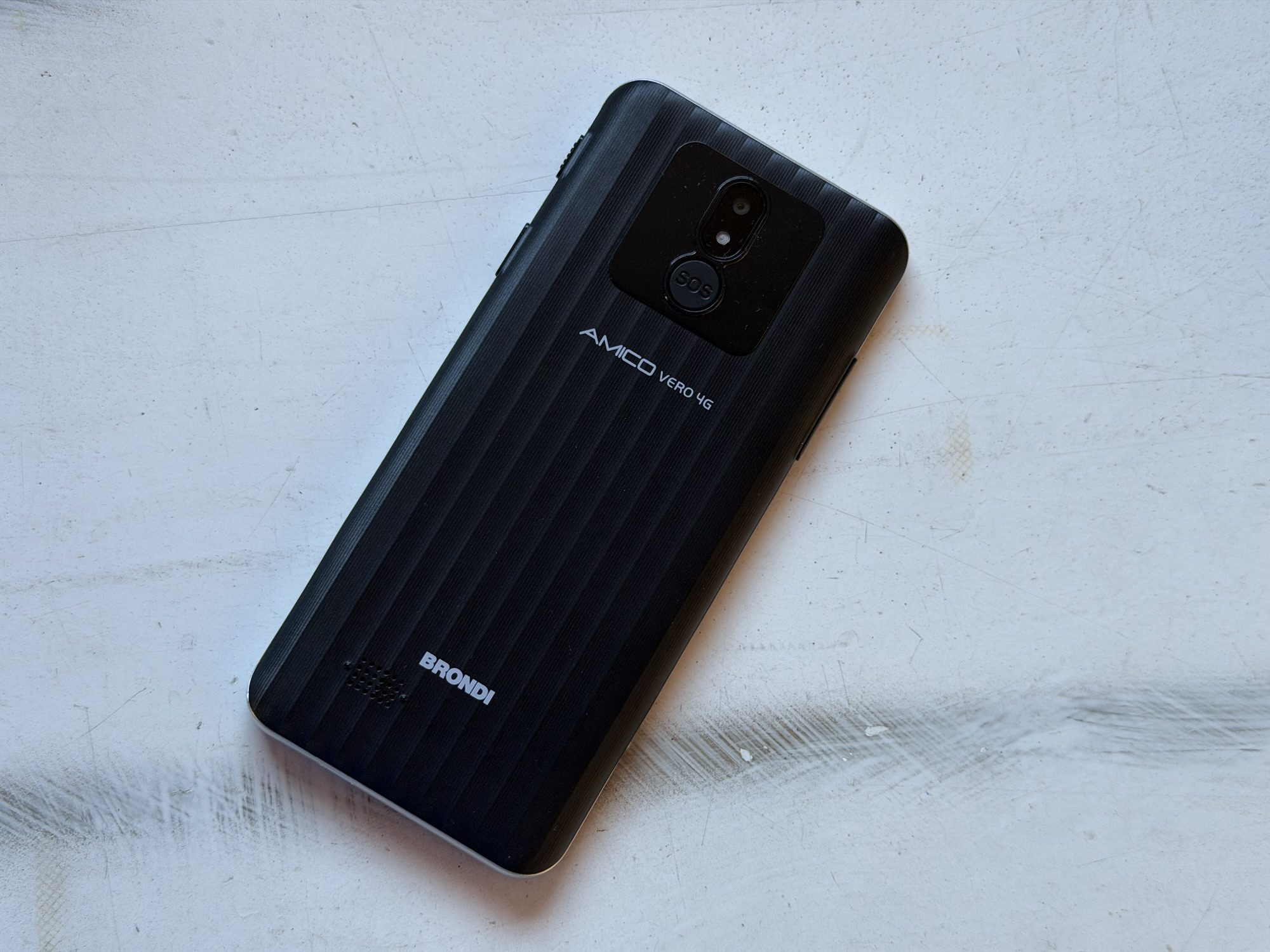 Recensione Brondi Amico Vero 4G: Semplicità e sicurezza a prova di ...